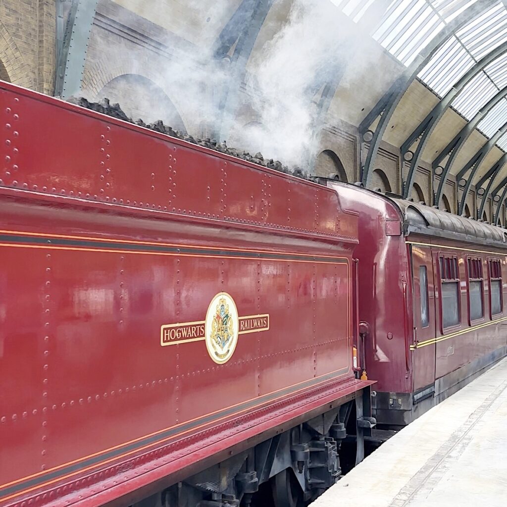 A Must-Do for Harry Potter Fans: Riding the Hogwarts Express at ...